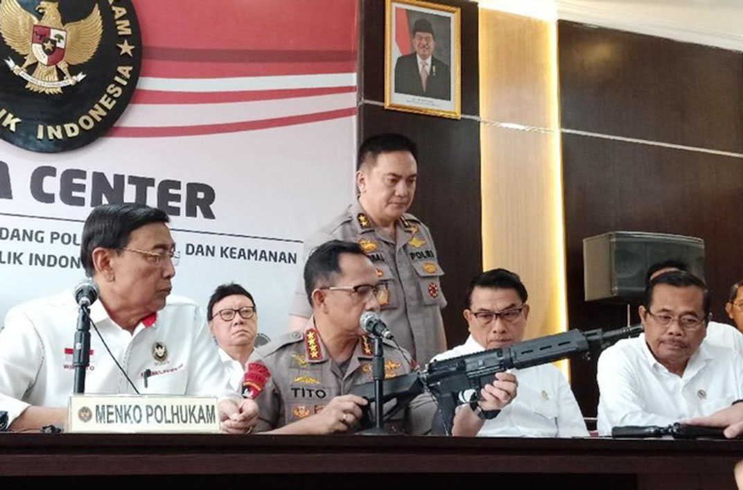 Polri Tunjukkan Senjata yang Digunakan untuk Menembak Massa Aksi 22 Mei ...
