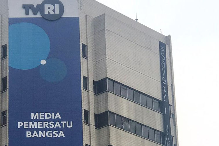 Karyawan Berduka, Kantor TVRI Diselimuti Kain Hitam - PATROLIPOST
