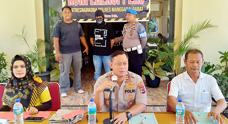 Polres Mabar Ringkus Pengguna Narkoba asal Palembang - PATROLIPOST Polres Mabar Ringkus Pengguna Narkoba asal Palembang - PATROLIPOST