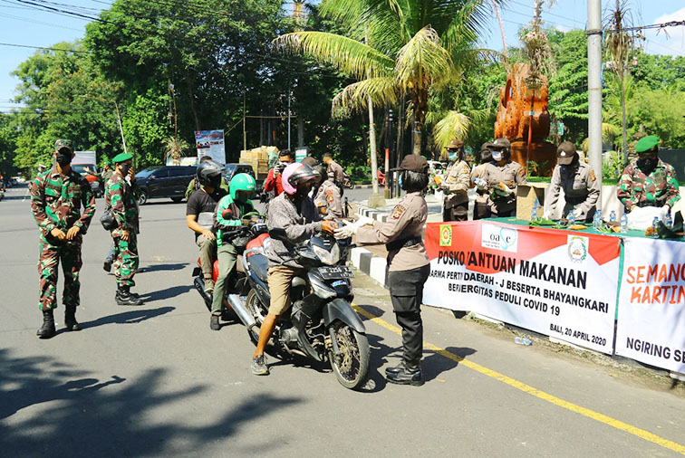 Sinergitas Kodam IX/Udayana-Polda Bali Bagikan 500 Nasi Bungkus ... Sinergitas Kodam IX/Udayana-Polda Bali Bagikan 500 Nasi Bungkus ...