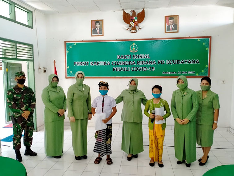 Baksos Persit KCK PD IX/Udayana Peduli Warakawuri dan Anak Yatim - PATROLIPOST