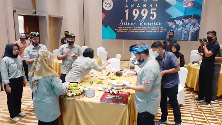 Raih 2 Rekor MURI, Pimpinan TNI-Polri Berikan Apresiasi Reuni Virtual ...