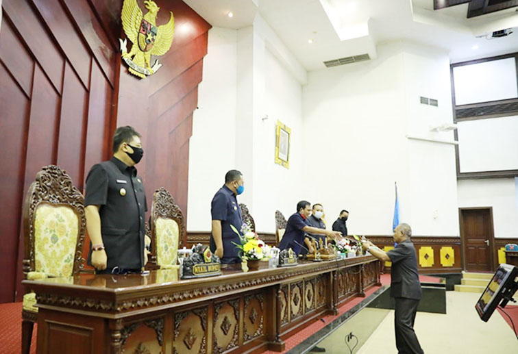 4 Fraksi DPRD Gianyar Sampaikan Pemandangan Umum - PATROLIPOST