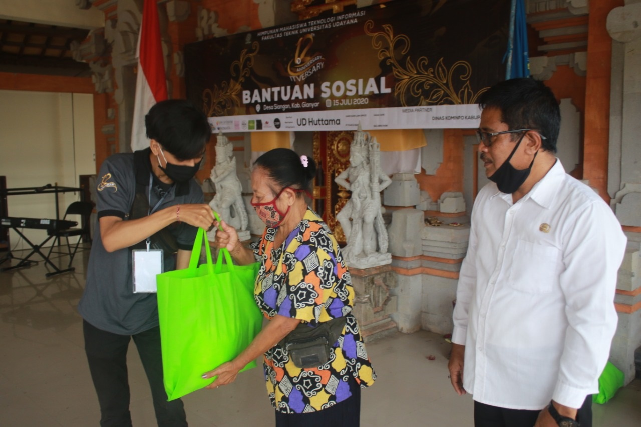 Peringati Hari Jadi, Mahasiswa TI Unud Bagikan Sembako - PATROLIPOST