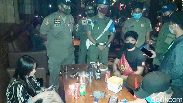 Satpol PP Razia Tempat Hiburan Malam, Pengunjung Dirapid Test - PATROLIPOST