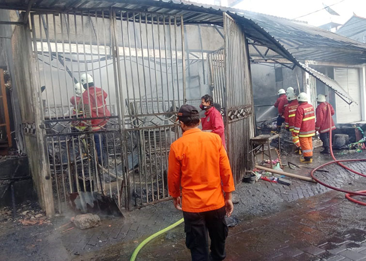 Si Jago Merah Ngamuk di Kuta, 5 Ruko Rata dengan Tanah - PATROLIPOST