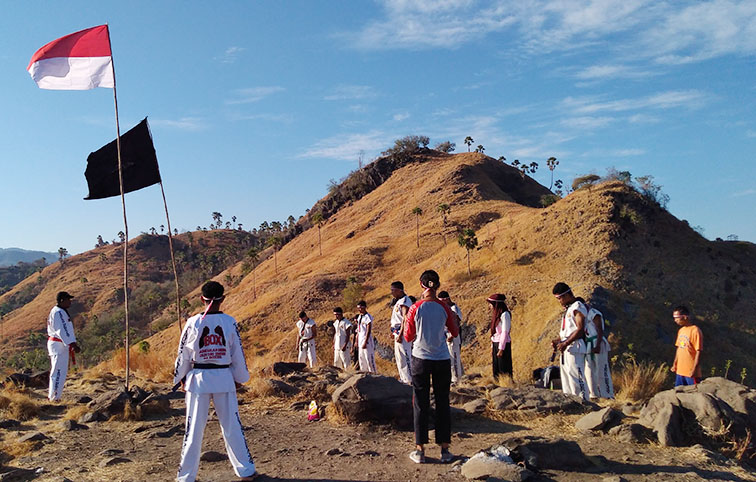 HUT RI ke-75, Tarung Derajat Mabar Gelar Apel di Bukit Silvia - PATROLIPOST