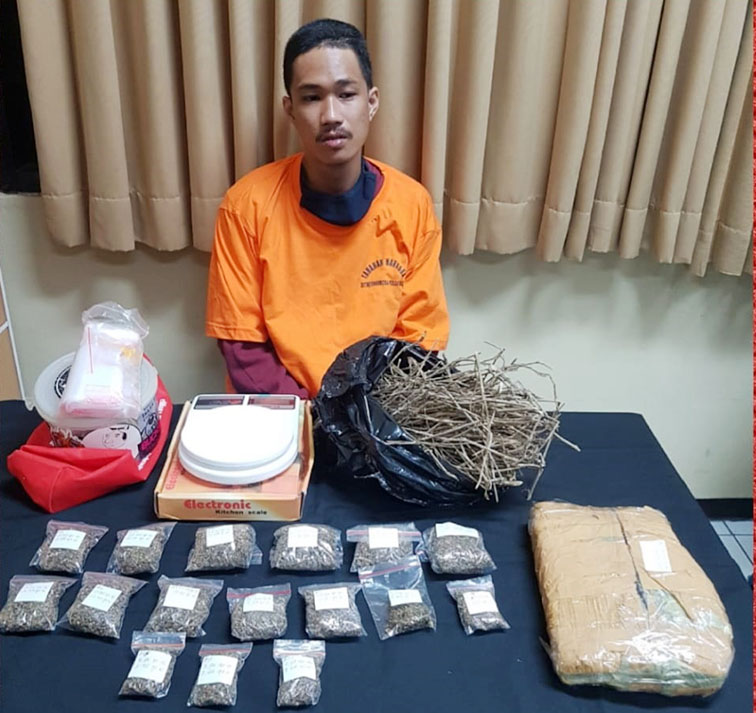 Polisi Gerebek Rumah Pengedar Narkoba, Sita 17 Paket Ganja - PATROLIPOST