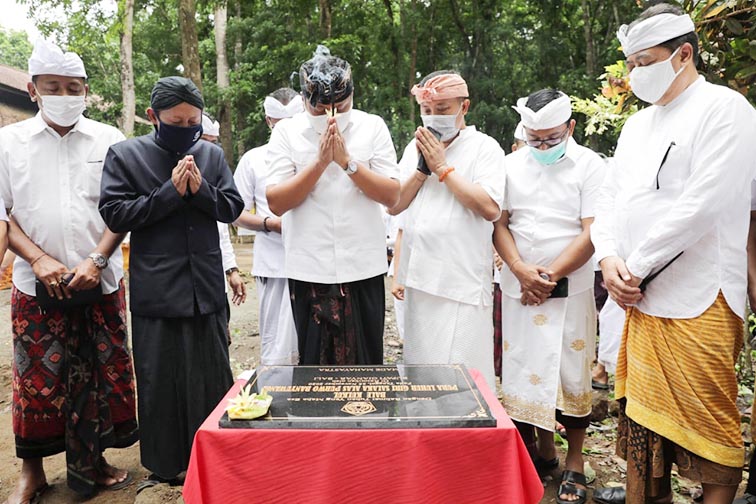 Bupati Gianyar Hadiri Upacara Mlaspas Balai Kulkul di Pura Luhur Giri ...