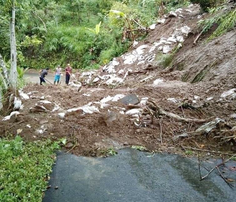 Hujan Deras, Akses Jalan Tertutup Longsor dan DPT Jembatan Ambrol - PATROLIPOST