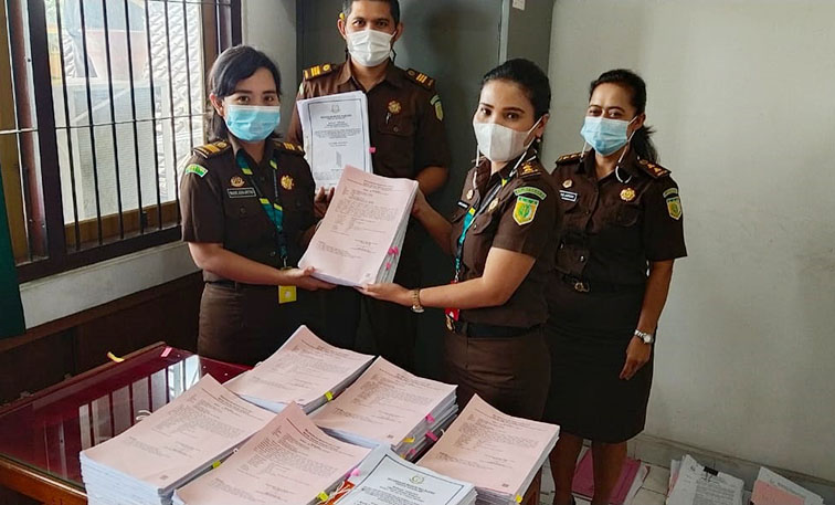 Berkas Perkara Korupsi Dana PEN Buleleng Diserahkan ke JPU - PATROLIPOST Berkas Perkara Korupsi Dana PEN Buleleng Diserahkan ke JPU - PATROLIPOST