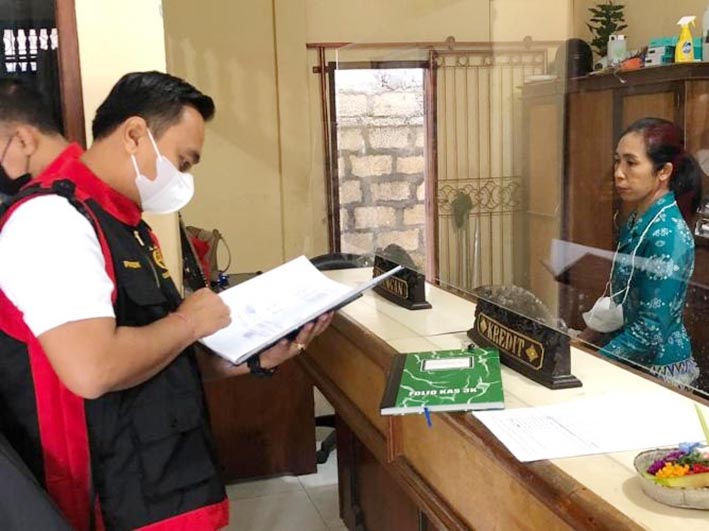 Tim Penyidik Kejari Klungkung Geledah Kantor LPD Ped - PATROLIPOST