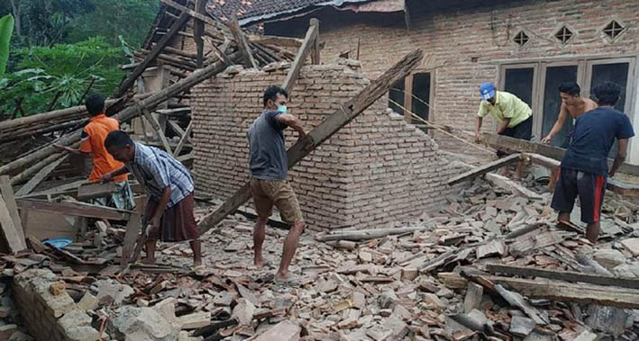 Wow! Nenek dan Bayi Selamat dari Reruntuhan Gempa Dahsyat - PATROLIPOST