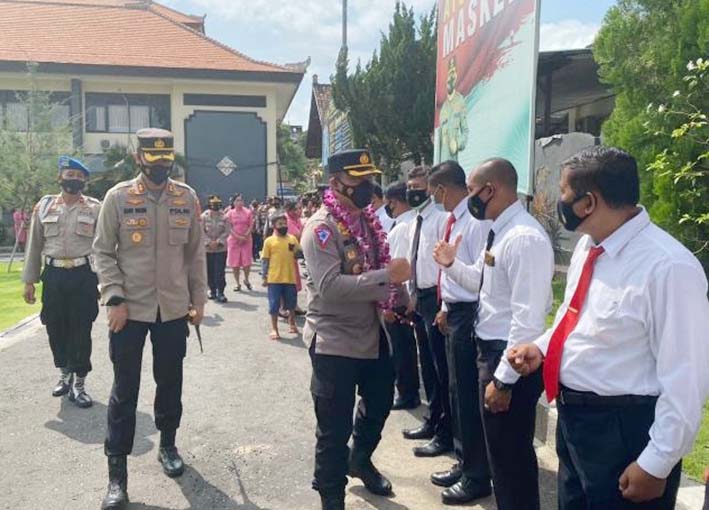 Suasana Haru Warnai Pisah Sambut Kapolres, Tangis Pecah: Selamat Jalan Bapak - PATROLIPOST