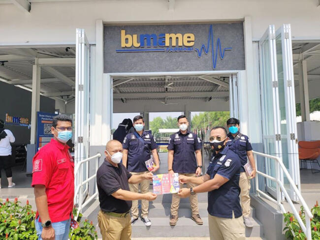 Ditreskrimsus PMJ Sosialisasikan Hotline PPKM Level 4 di Bumame Farmasi ...