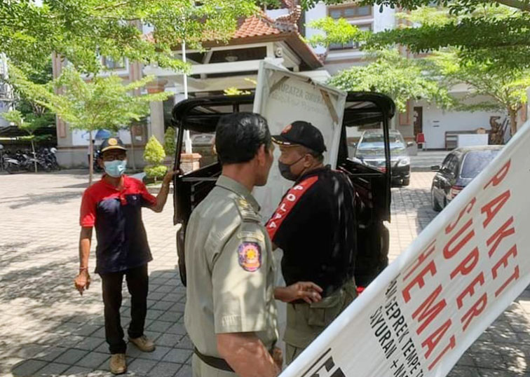 Rusak Keindahan, Satpol PP Kota Denpasar Tertibkan Spanduk, Baliho dan Banner - PATROLIPOST