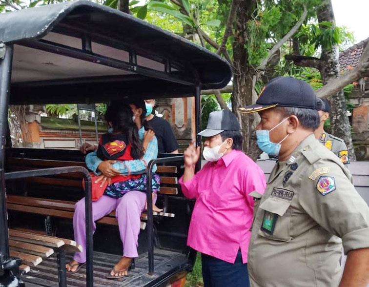 Tim Gabungan Denpasar Utara Tertibkan Gepeng dan Pedagang Asongan - PATROLIPOST