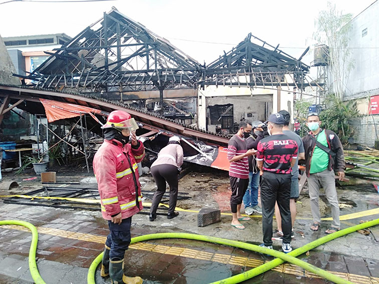 Warung Makan Babi Guling Candra Ludes Terbakar, Kerugian Capai Rp 1 Miliar - PATROLIPOST