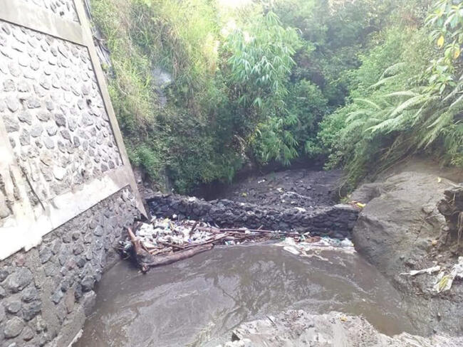 Baru Dua Tahun Dibangun, Check Dam Jembatan Pinggan-Siakin Ambrol ...