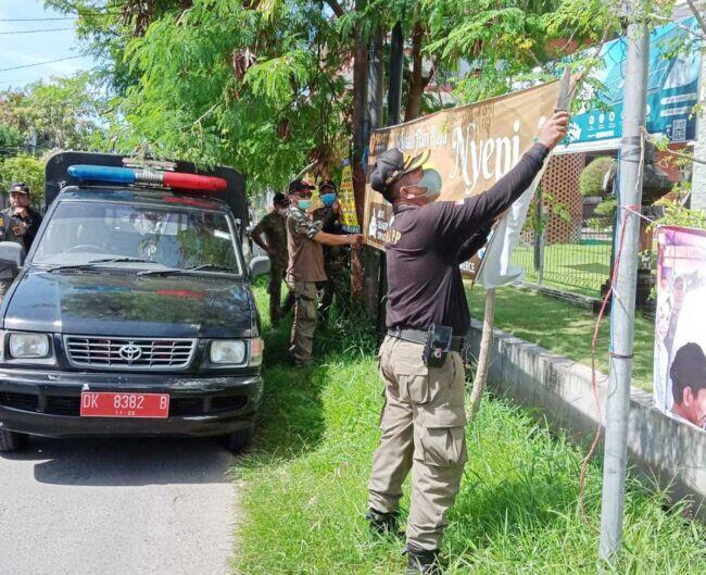 Satpol PP Denpasar Kembali Tertibkan Banner, Spanduk, dan Pamflet Kadaluwarsa - PATROLIPOST