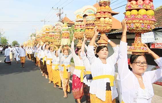 Sempat Vakum, Kini Tradisi Mepeed di Pura Desa Baleagung Pura Kangin ...