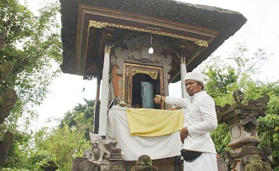 Pratima Pura Mas Ayu Koripan Keris dan Arca Raib Digondol Maling ...