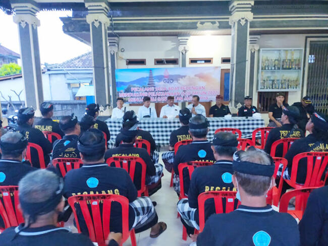 Pecalang Desa Adat Pedungan Ajak Warga Sukseskan G–20 - PATROLIPOST