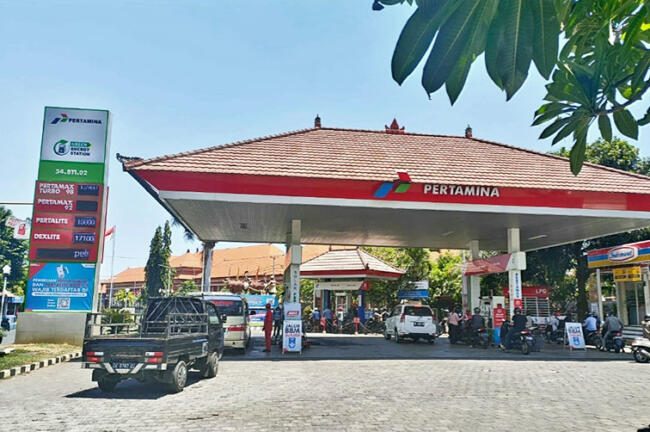 Isi BBM dengan Aplikasi MyPertamina, Antrean Panjang di SPBU Buleleng - PATROLIPOST