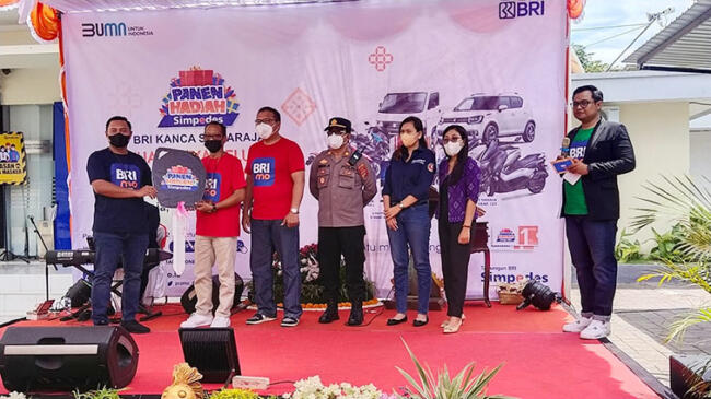 Undian BRI Singaraja, Pedagang Pasar Anyar Raih New Carry PU FD ...