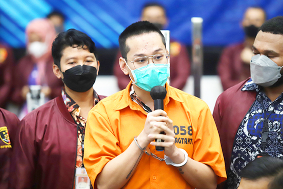 Indra Kenz Divonis 10 Tahun Penjara, Denda Rp 5 Miliar - PATROLIPOST