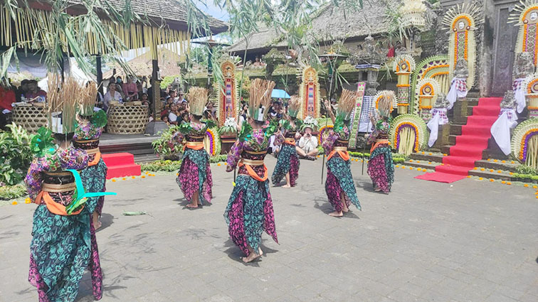 Pembukaan Penglipuran Vilage Festival Dimeriahkan Tari Kolosal ...