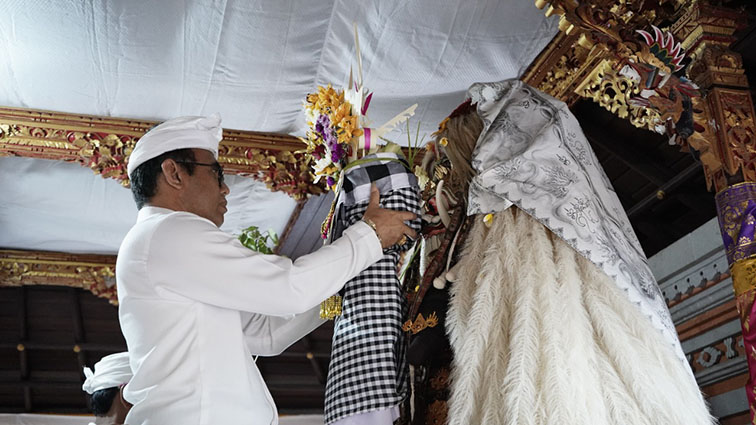 Rahina Tilem Sasih ke-6, Walikota Jaya Negara Hadiri Upacara Munggel ...
