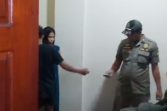 Satpol PP Kota Bukittinggi Gerebek 5 Pasangan Mesum Tanpa Busana - PATROLIPOST