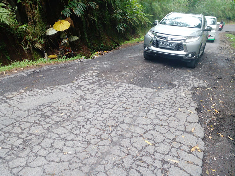 Jelang Karya Ngusaba, Ruas Jalan Provinsi di Bangli Hancur - PATROLIPOST