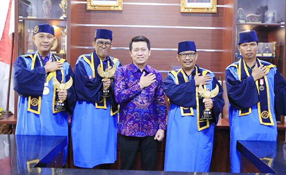 Empat Perbekel Klungkung Raih Penghargaan Paralegal Justice Award 2023 - PATROLIPOST