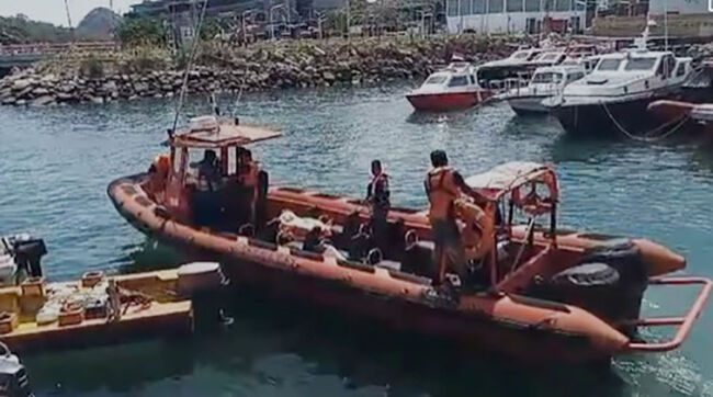 Kapal Pinisi Dragonet Patah Kemudi di Pulau Komodo, Tim SAR Cari 17 Penumpang - PATROLIPOST
