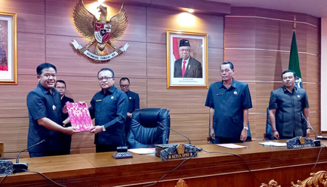 Nota Kesepakatan KUA-PPAS Tahun Anggaran 2024 Diteken DPRD Bangli - PATROLIPOST