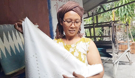 Eksistensi Tenun Cepuk dan Rangrang di Nusa Penida Tetap Lestari - PATROLIPOST