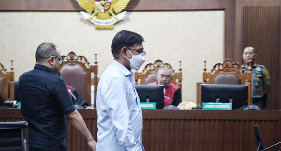 Hakim: Johnny Plate Terima Rp 15,5 Miliar - PATROLIPOST Hakim: Johnny Plate Terima Rp 15,5 Miliar - PATROLIPOST