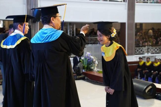 Penghujung Tahun 2023 Universitas Udayana Lepas 716 Wisudawan - PATROLIPOST