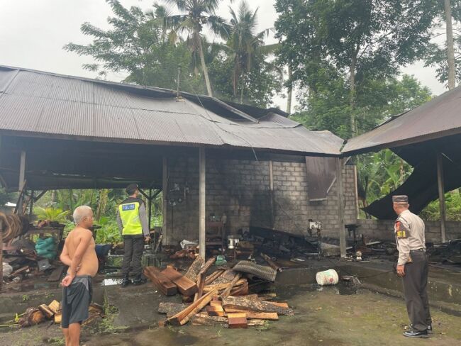 Gudang Kayu di Kayubihi Bangli Terbakar, Kerugian Rp 30 Juta - PATROLIPOST