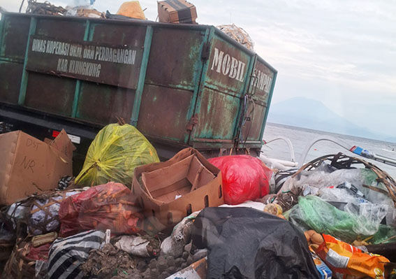 Masyarakat Keluhkan Sampah yang Menumpuk di Pasar Mentigi Nusa Penida ...