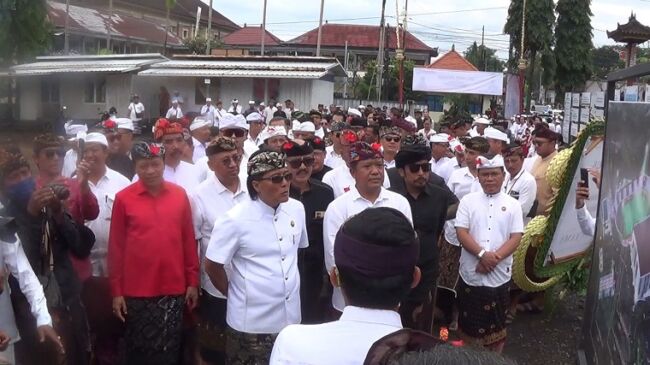 Bupati Bangli dan Bupati Badung Letakkan Batu Pertama Pembangunan ... Bupati Bangli dan Bupati Badung Letakkan Batu Pertama Pembangunan ...