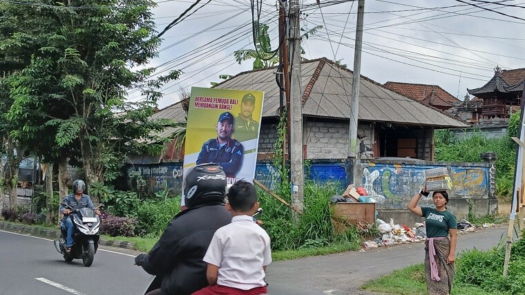 Pilkada Bangli: Baliho Raden Cahyo Mulai Bertebaran di Kota Bangli ... Pilkada Bangli: Baliho Raden Cahyo Mulai Bertebaran di Kota Bangli ...