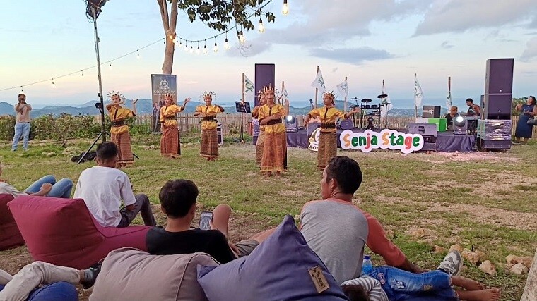 Piknik di Atas Bukit Parapuar: Ruang Pemasaran bagi UMKM Lokal ...